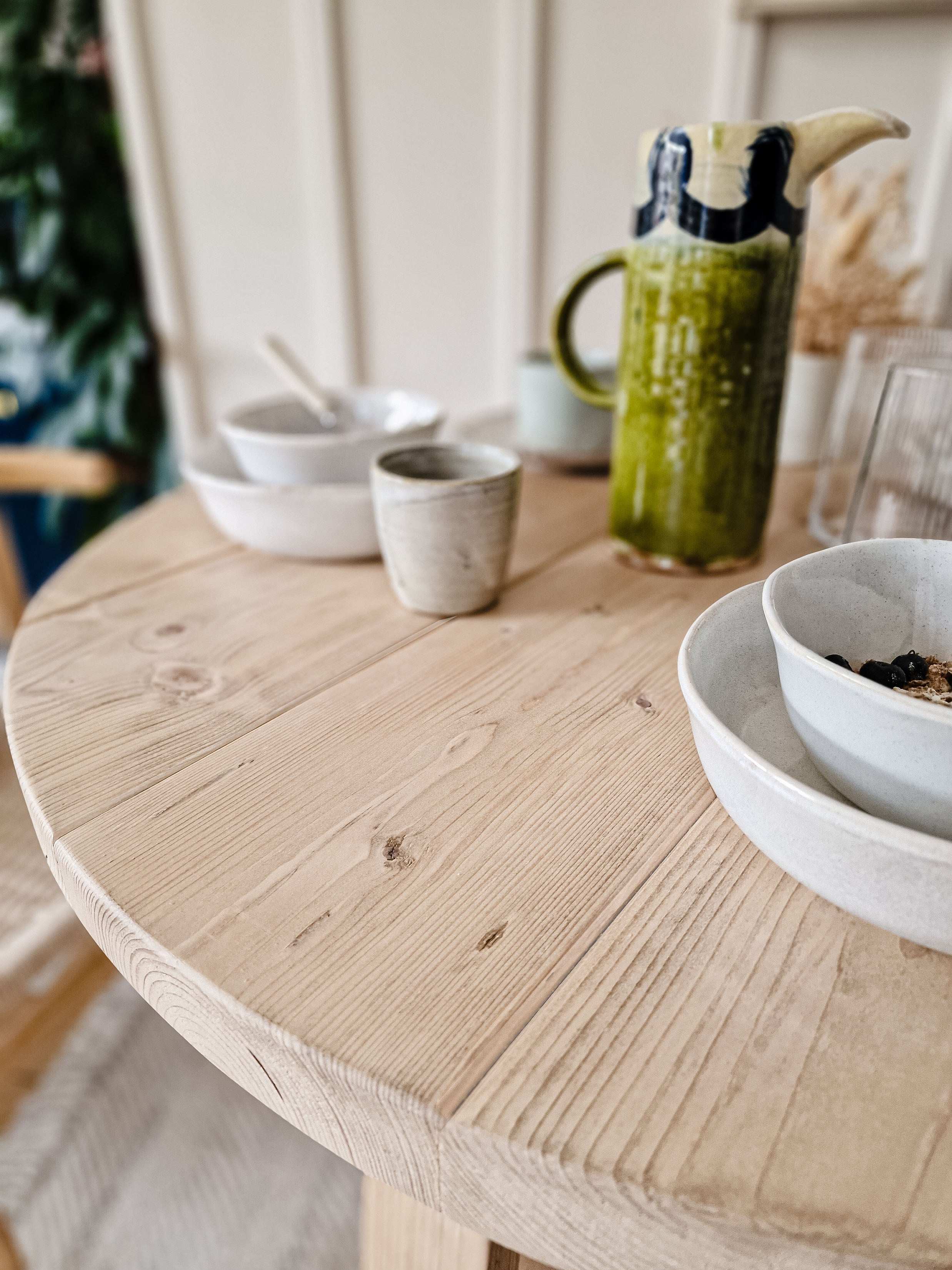 Olsen Round Dining Table – Still and Bloom